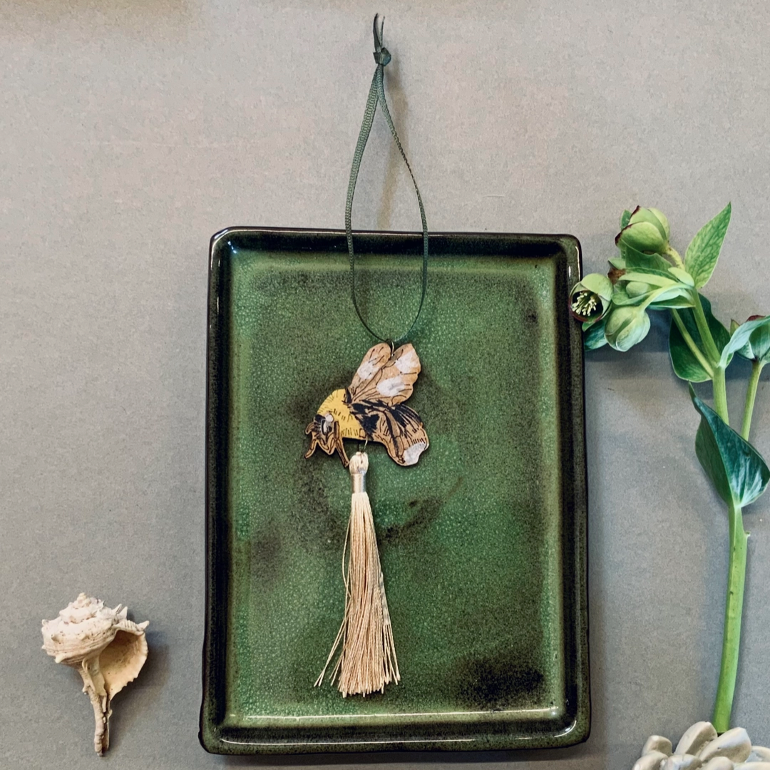 Handpainted Bee Tassel – The Hare & The Hart